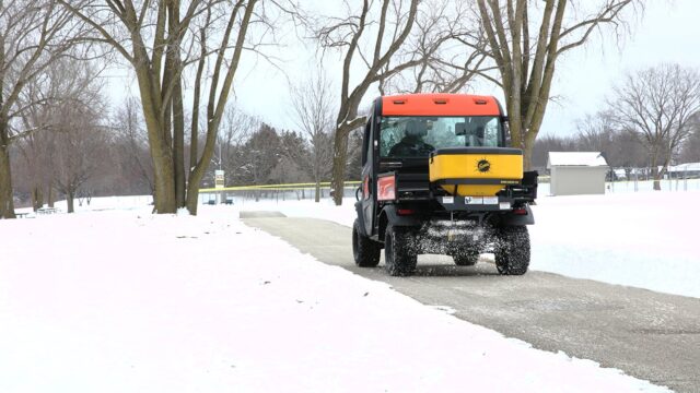 SPEED-CASTER™ 525 UTV Tailgate Spreader | FISHER®
