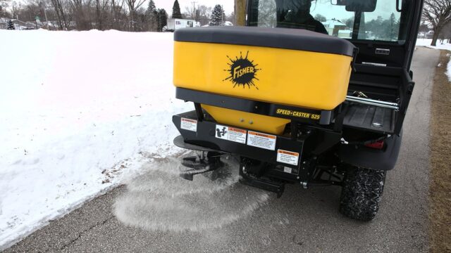 SPEED-CASTER™ 525 UTV Tailgate Spreader | FISHER®