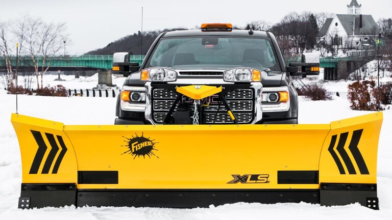 XLS™ Winged Plow | Independent Plow Wing Control | FISHER®