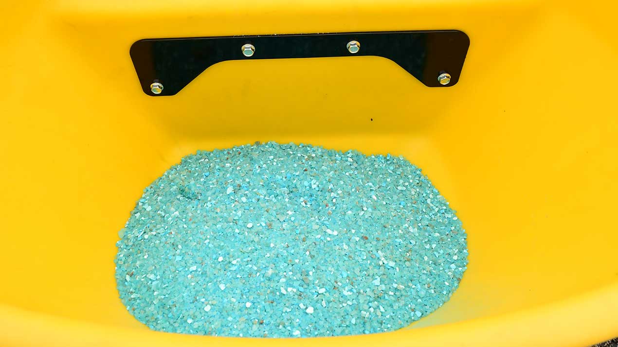 QUICK-CASTER™ 300 & 300G Tailgate Spreader | FISHER®