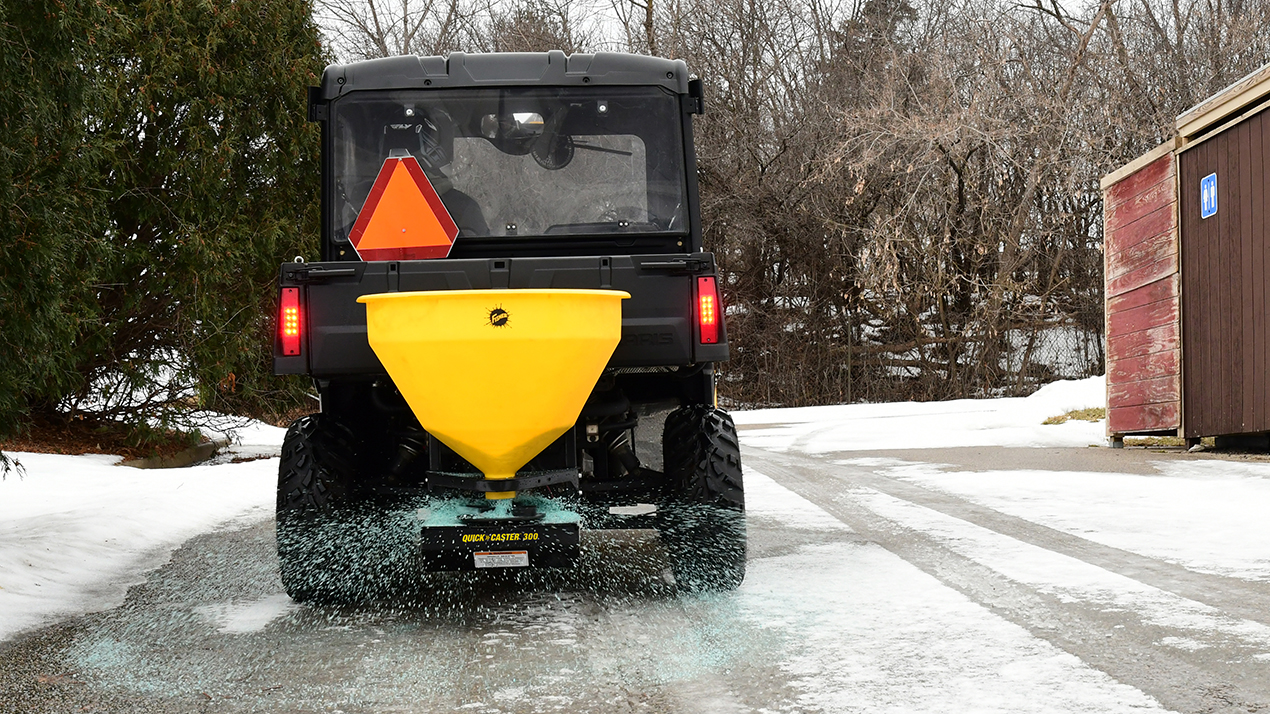 QUICK-CASTER™ 300 & 300G Tailgate Spreader | FISHER®