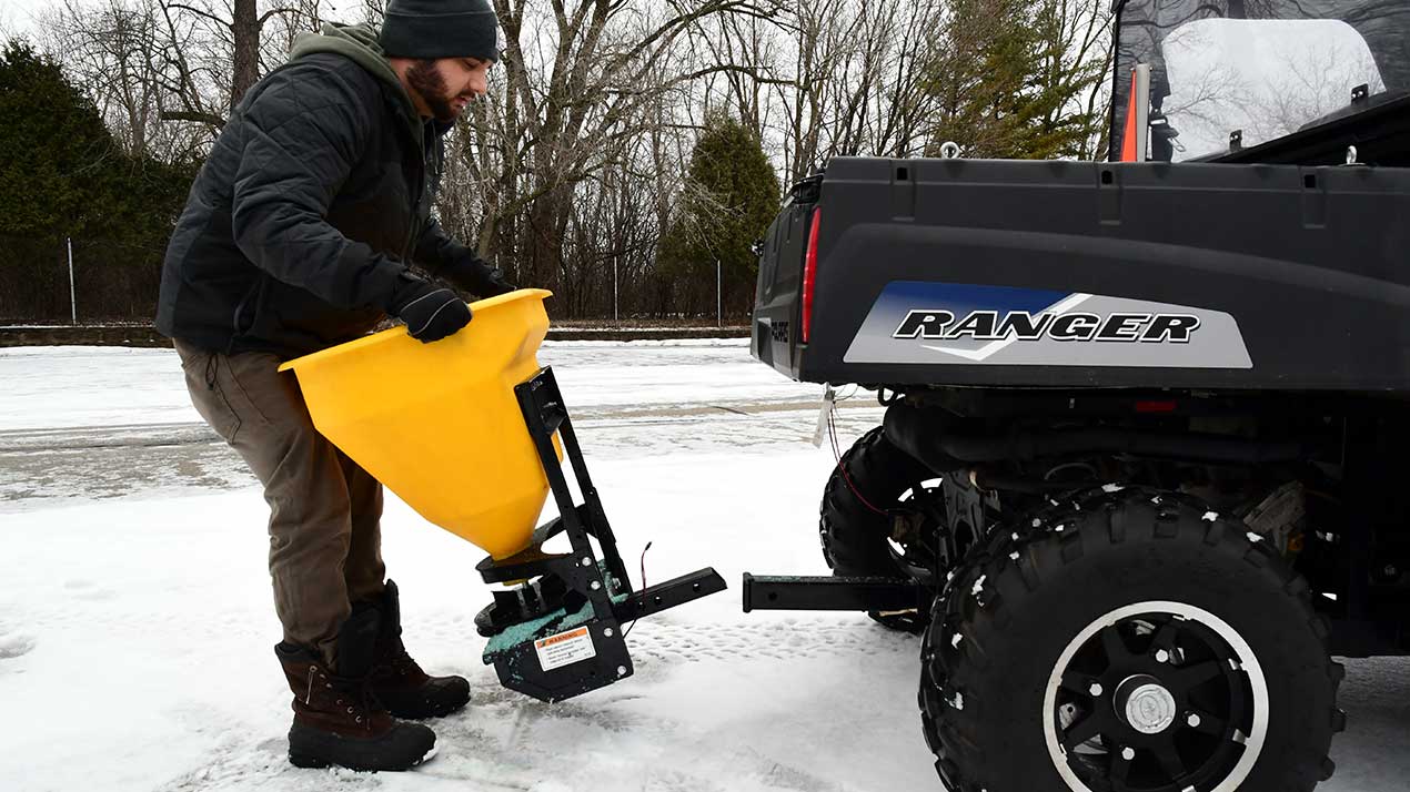 QUICK-CASTER™ 300 & 300G Tailgate Spreader | FISHER®