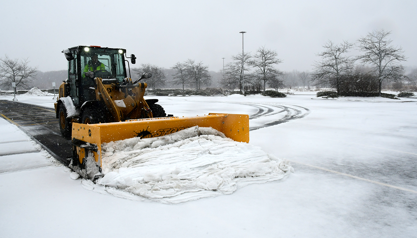 Wheel Loaders & Backhoe Snowplows | FISHER®