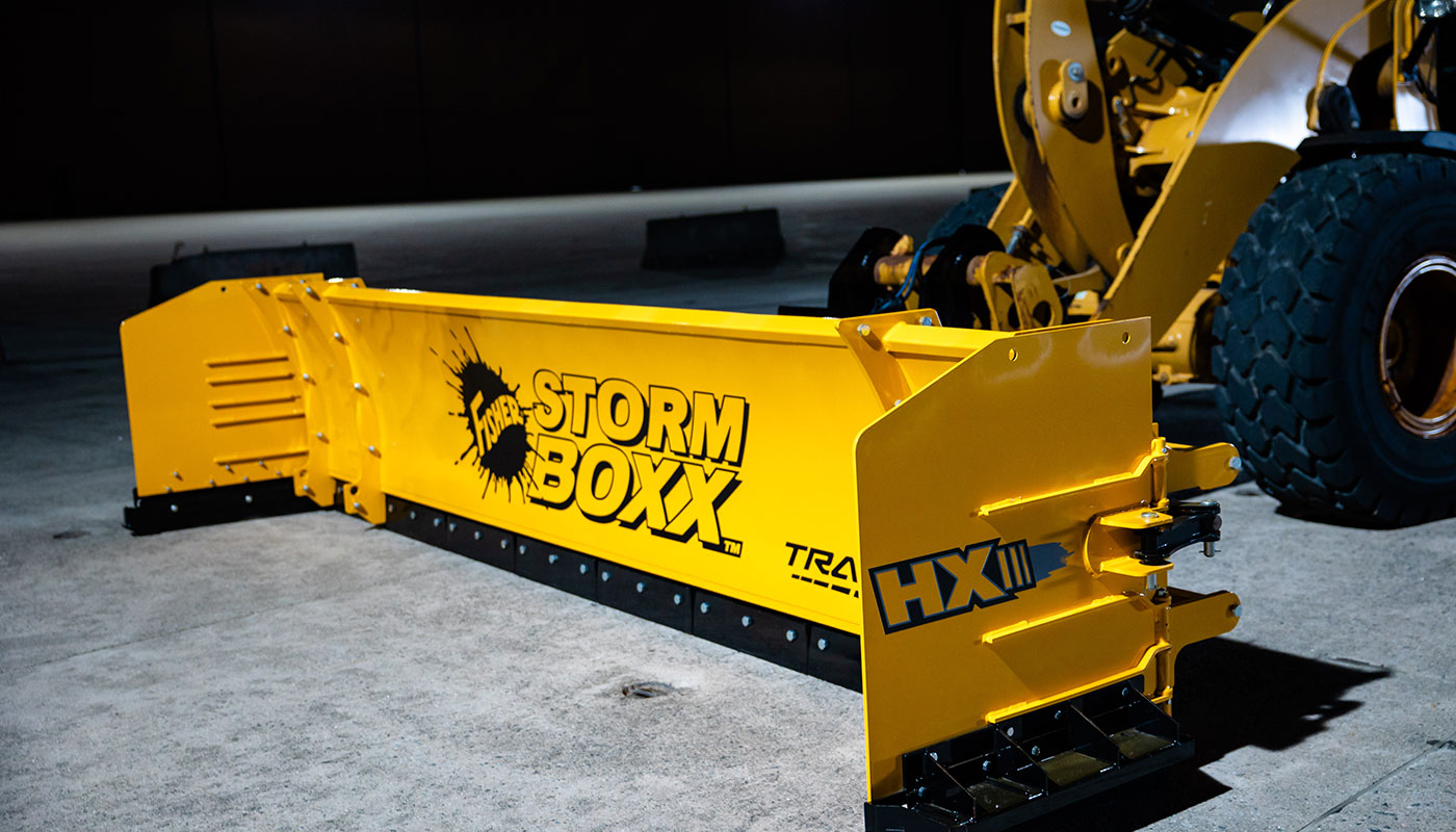 STORM BOXX HX Hydraulic-Wing Pusher Plow | FISHER®