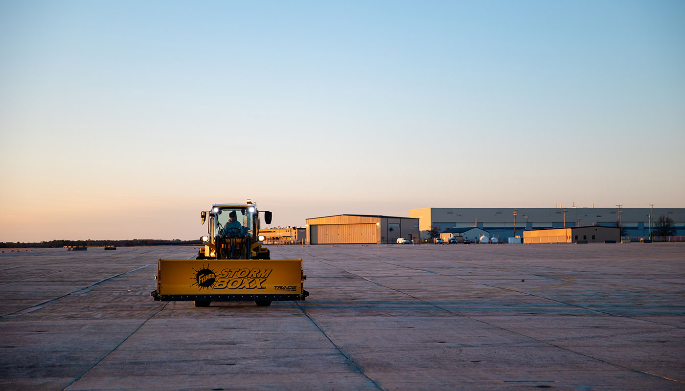 STORM BOXX HX Hydraulic-Wing Pusher Plow | FISHER®